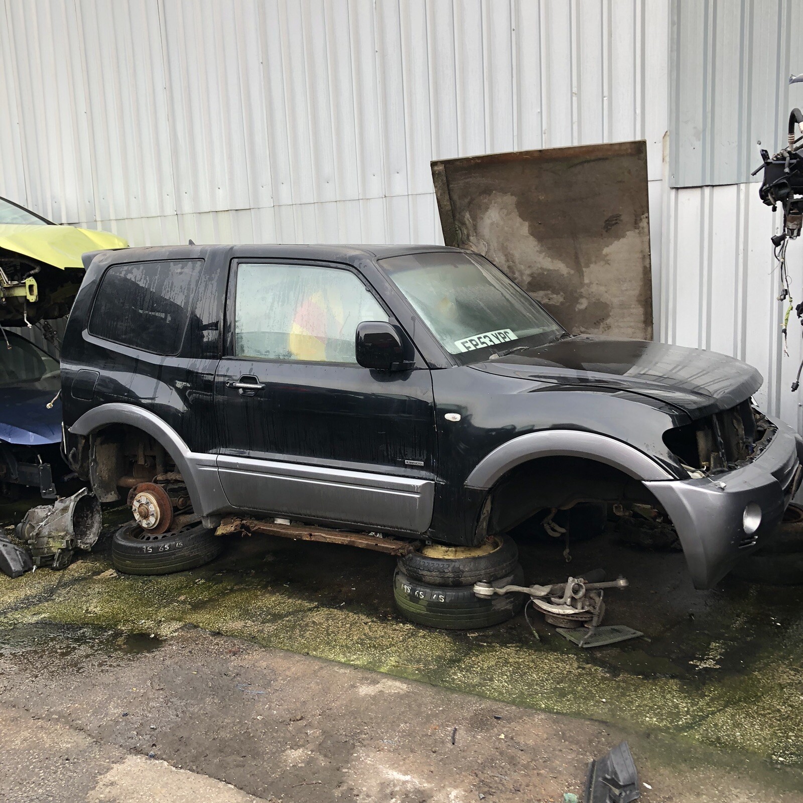 1999-2006 Mitsubishi Shogun MK3 SWB O/S Right Driver Side Door Black ...