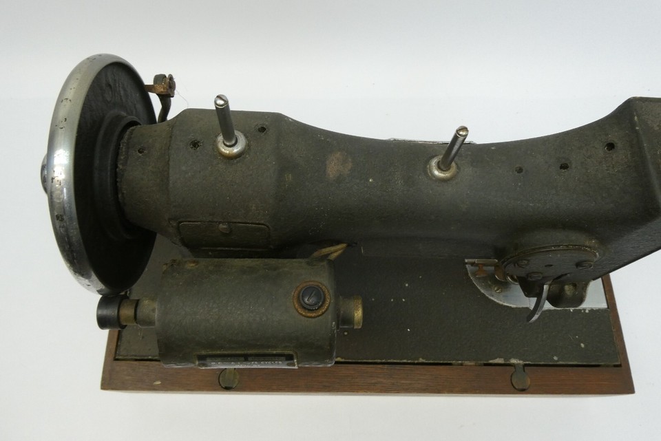 Vintage Used White Rotary Sewing Machine 65 Watts 110 Volts E-6354 ...