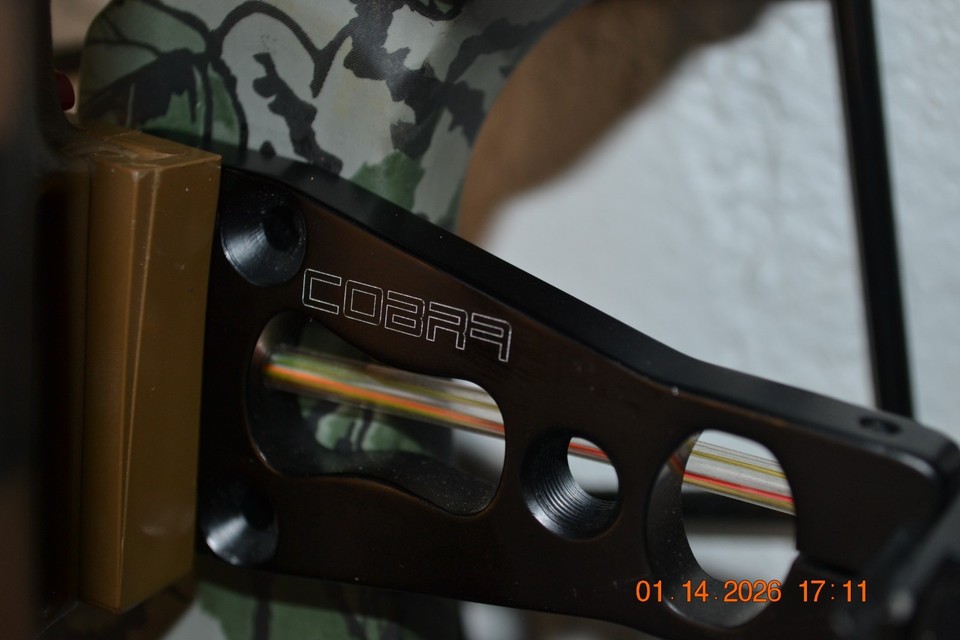 Vintage Darton Compound Bow. Right Hand. Excellent condition with ...