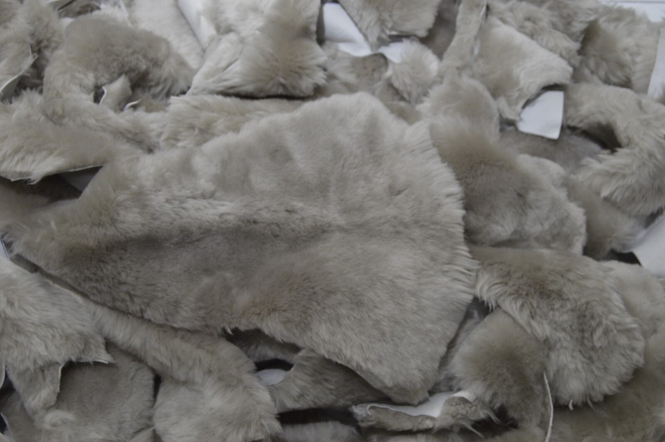 4 lb. Beige lt. gray sheepskin shearling fur hair on leather hide ...