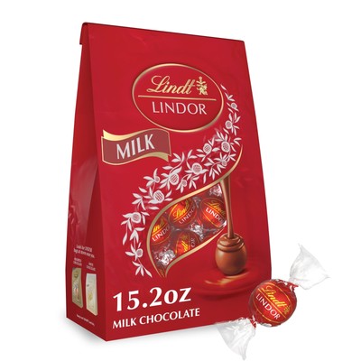 LINDOR Milk Chocolate Candy Truffles, Milk Chocolate with Melting ...
