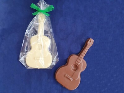 NOVELTY CHOCOLATE GUITAR / MUSICAL INSTRUMENT BIRTHDAY GIFT IN A BAG ...
