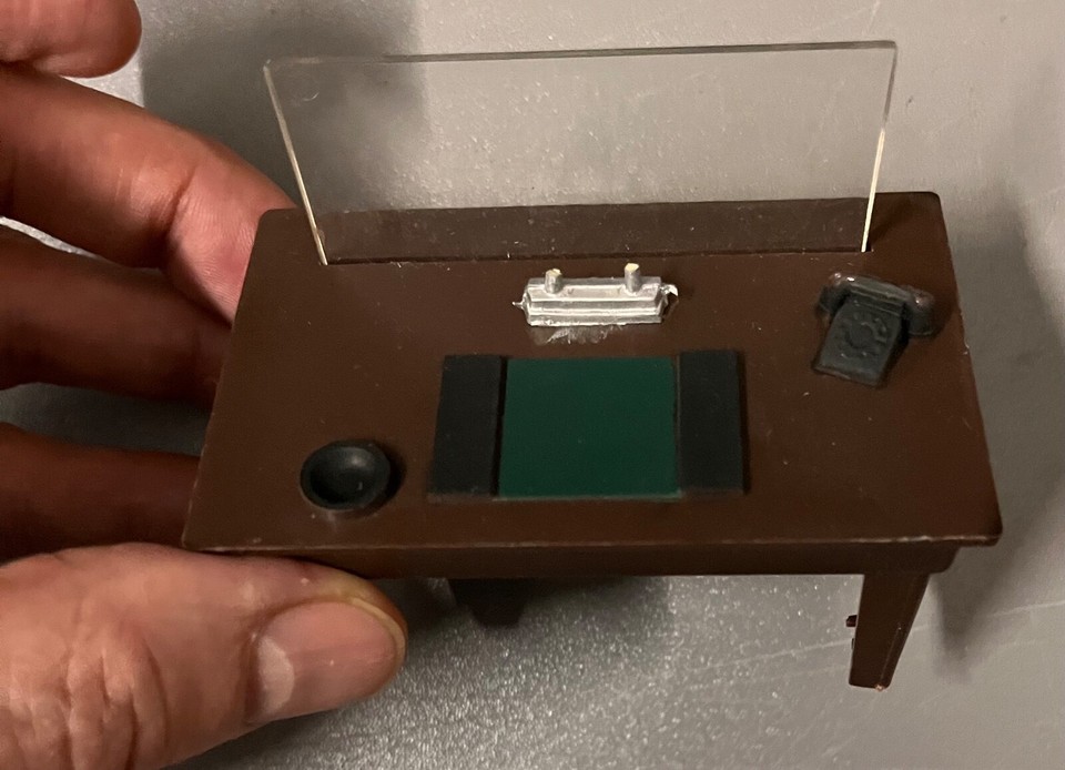 LOT-6 GILBERT 1965 JAMES BOND 007 Dragon Tank POOL TABLE M Desk ATTACHE ...