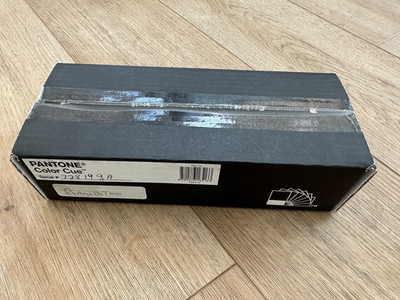 Color Guides & Pantone - Pantone Color Cue 2