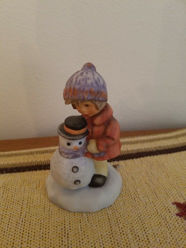 Goebel 2001 A Gift For Snowman Boy Figurine Berta Hummel 3.25" BH 92/P ...
