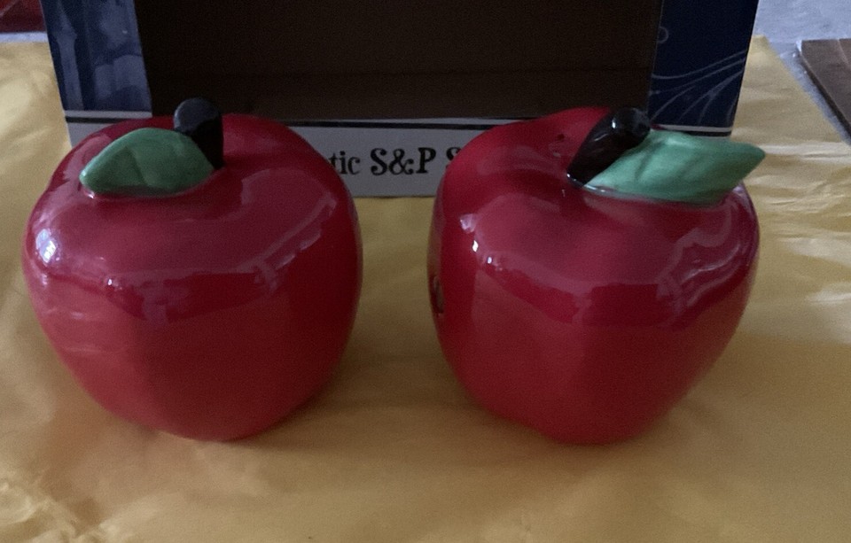 NIB Disney Westland Giftware Snow White & Prince Magnetic Salt & Peper ...