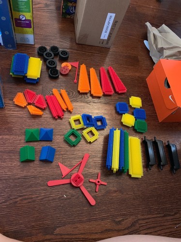 LAKESHORE LEARNING BRISTLE BUILDERS/BUILDING BLOCKS COLORFUL Starter ...