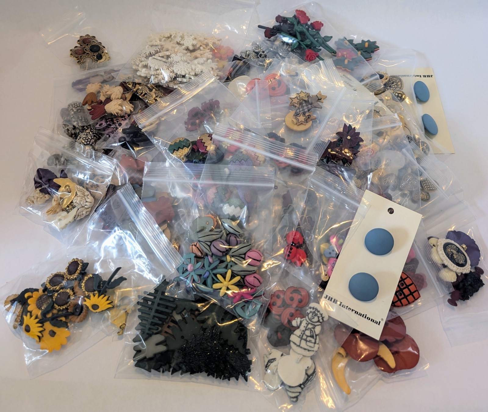 1 Pound Lot of Assorted Buttons Various Colors&Shapes,Animals,Xmas ...