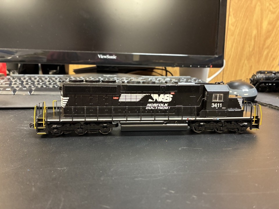 HO Scale Bachmann Norfolk Southern SD40-2 #3411 DCC No Sound | eBay