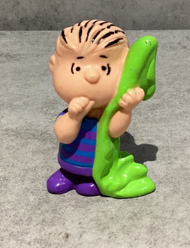 Peanuts Linus with Green Blanket 2" PVC Figure | eBay