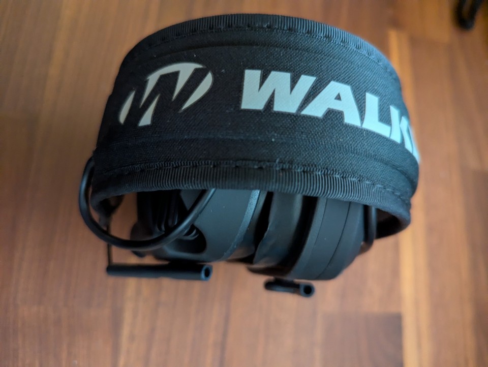 *New* Walkers Razor Slim Electronic Muff Black + Case + Gel Pads (no ...