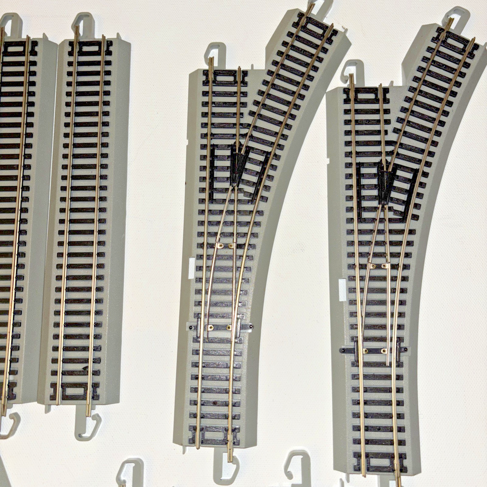 20 Ho Scale Bachmann Ez Track Grey. 9 St, 6 Curve, 4 switch & 1 end cap ...