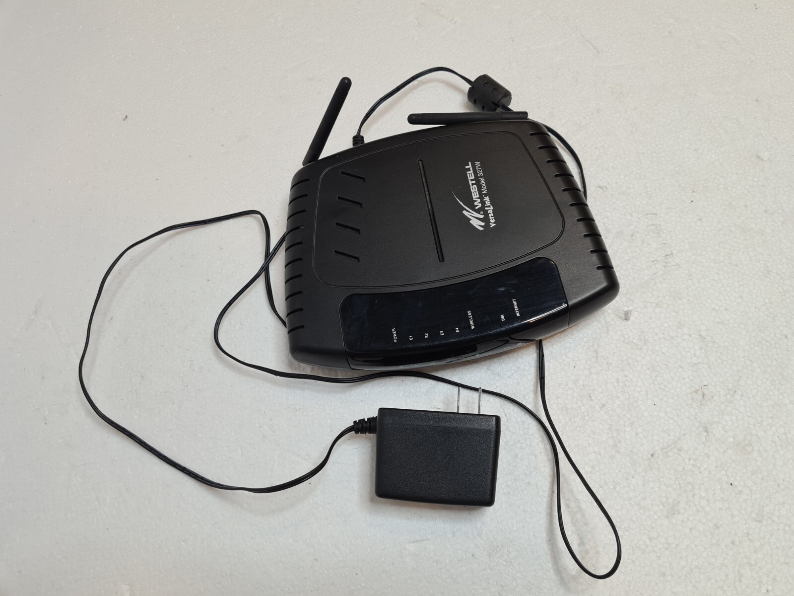 Westell VersaLink 4-Port 10/100 Wireless G Router (D90-327W30-06) Rev ...