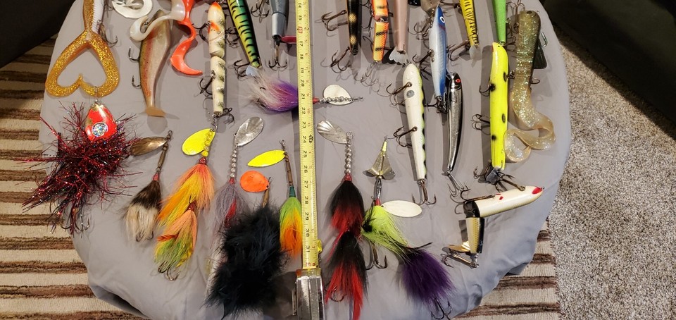 Qty 77 Musky/Muskie fishing baits plus Lakewood Monster tackle box ...