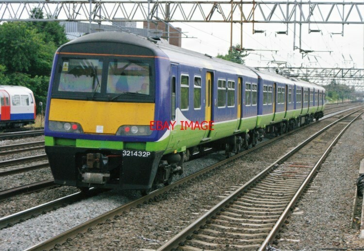 PHOTO CLASS 321 4-CAR EMU NO 321 432 PASSING HARROW AND WEALDSTONE ON A ...