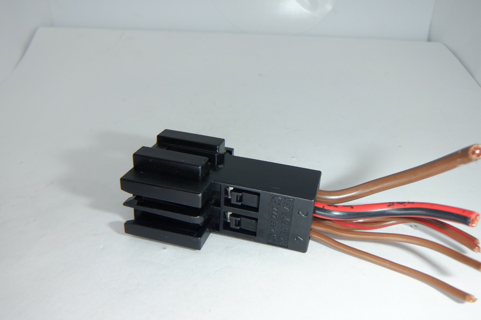 MERCEDES BENZ 07 C230 W203 PLUG HOUSING 4 PIN 6 WIRE 037 545 06 28 USED ...
