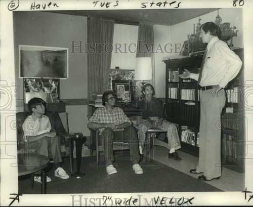 1973 Press Photo George Maurer, Hope Haven House parent with his three ...