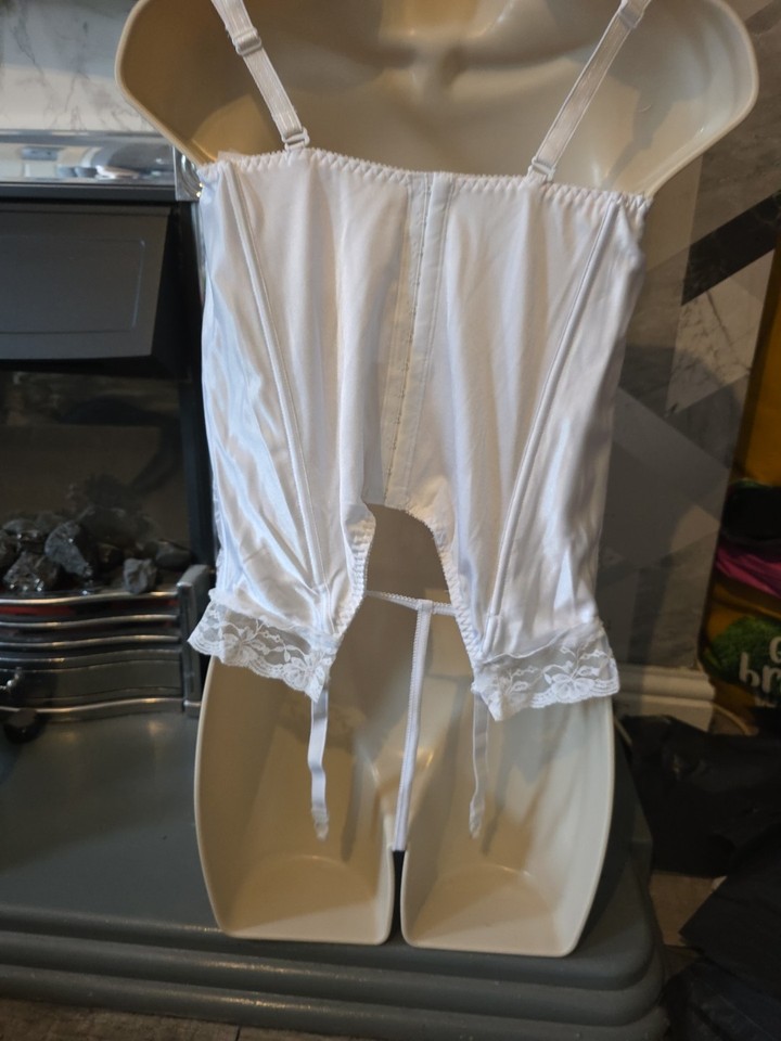 42e White Basque With Suspenders Corselet Free G String Nwt | eBay UK