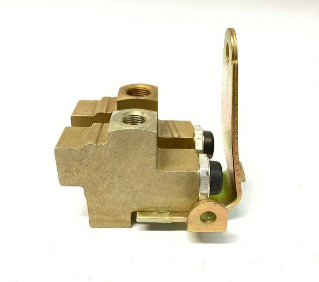 Ford Brake Proportioning Valve F0vy-2b091-b Lincoln Town Car 1990 With ...