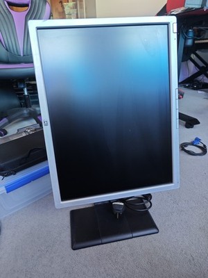HP EF227A 1600x1200 20.1" LCD Monitor with portrait mode (DVI only ...