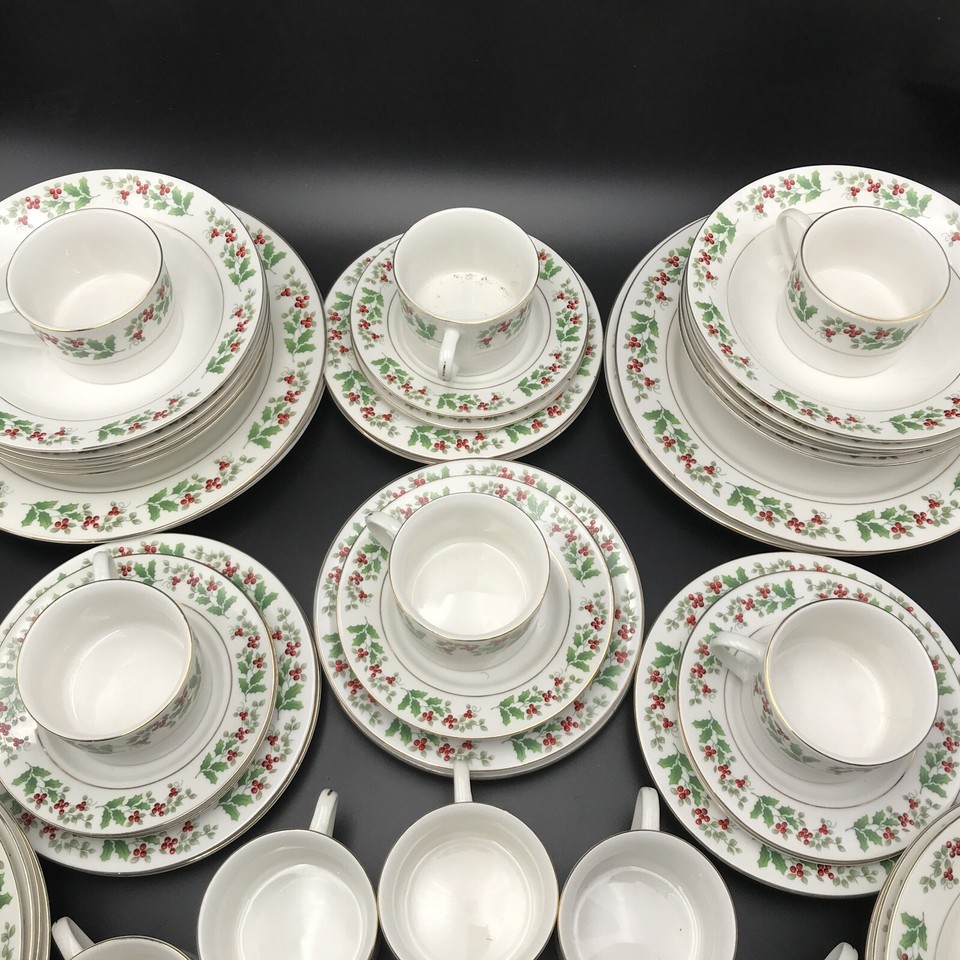Gibson Housewares Vintage China Christmas Charm Delight 52Pc Dinner Set ...