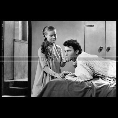 Photo F.022492 LAURENCE HARVEY & SUSAN SHENTALL (ROMEO AND JULIET) 1954 ...