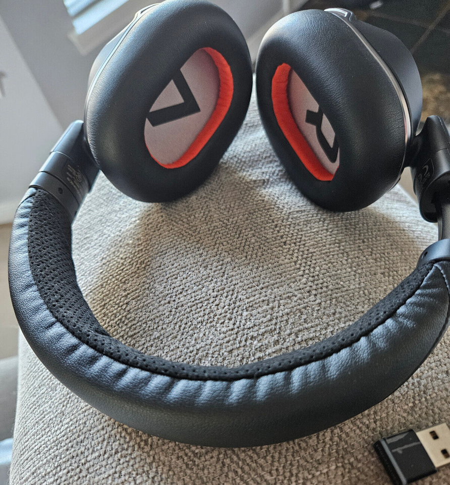 New Plantronics Poly Voyager 8200 UC Wireless Headphones Bluetooth ...