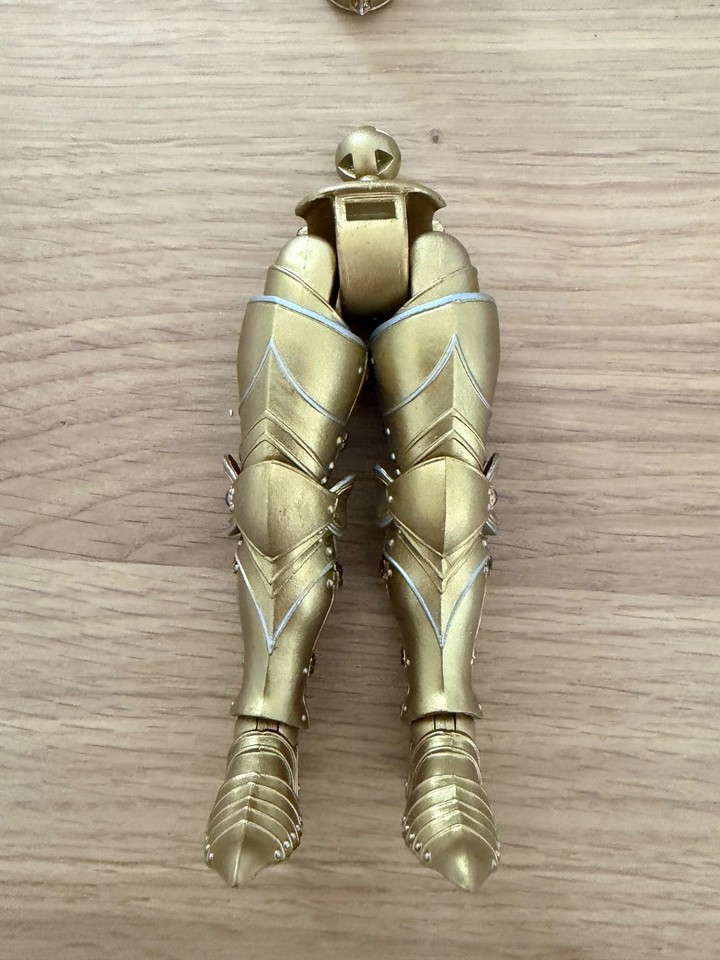 Mythic Legions Sir Valgard Con exclusive Gold Knight legs and helmet | eBay