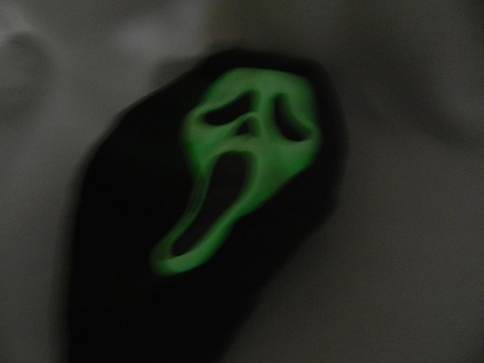 Scream Fun World Div Fearsome Faces Deluxe Hooded Ghostface -Glow in ...