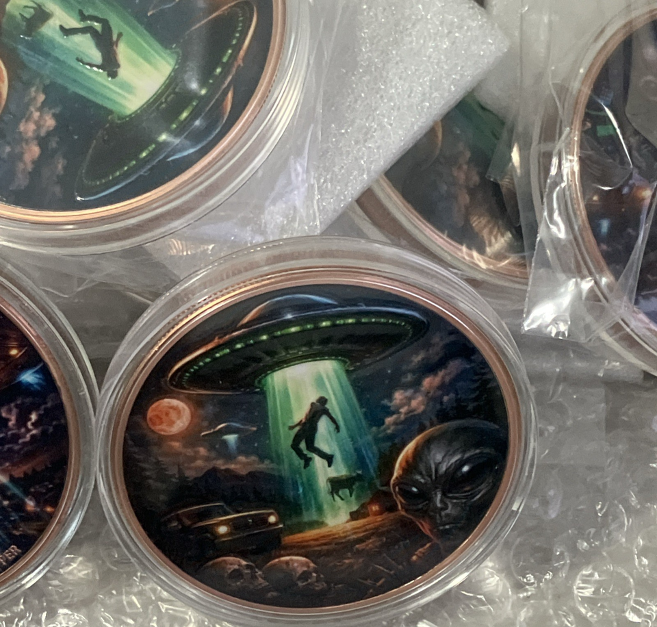 Alien Invasion Man Abduction Colored Coin in Large Capsule 5oz AVDP ...