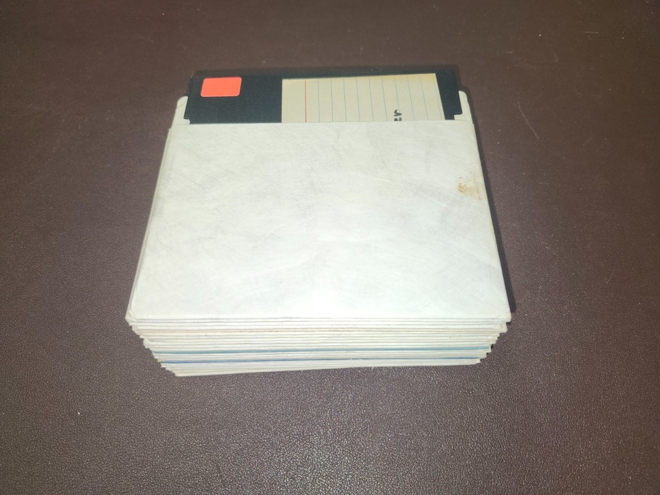 Commodore 64 LOT Of 25 Floppy Disks 5.25 With Games Selling As Is for ...