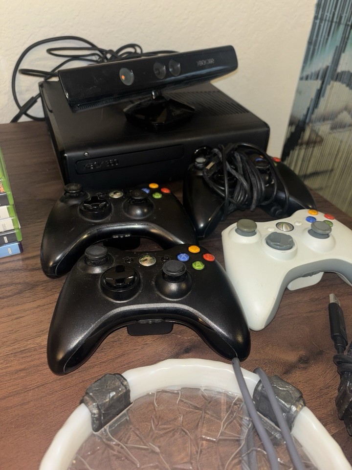 Xbox 360 S 4GB Slim Console, Kinect, 4 controllers, 18 games, & 2 ...