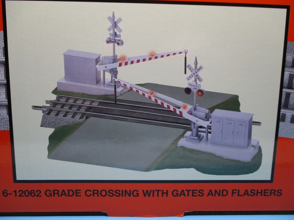 LIONEL O SCALE "FASTRACK" - GRADE CROSSING GATES WITH WORKING FLASHERS ...
