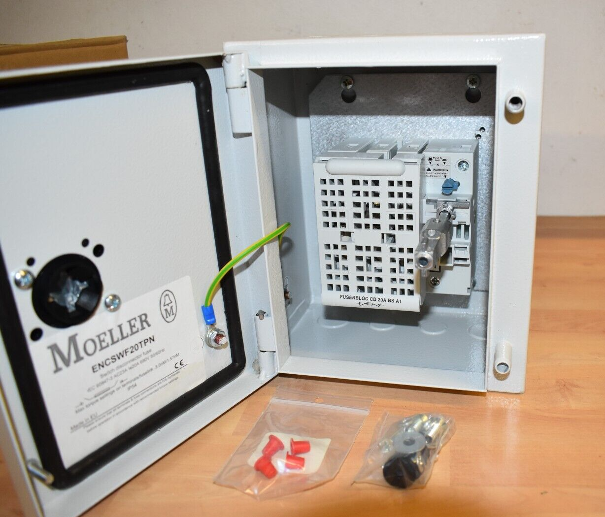 New in Box Moeller 20A TPN Metal Clad Switch Disconnector Fuse IP54 ...