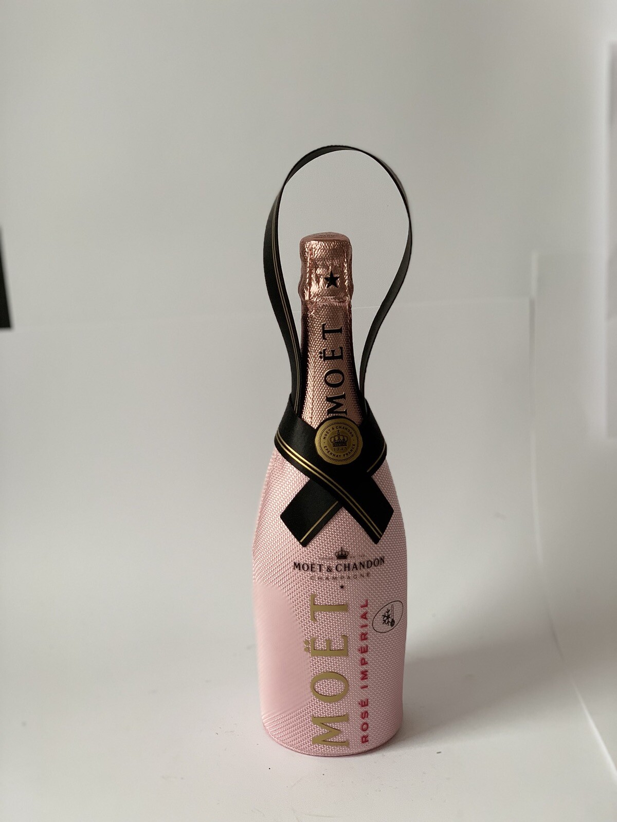 Moet Chandon Rose Diamond Suit Champagner Flasche 0,75l 12%Vol ...