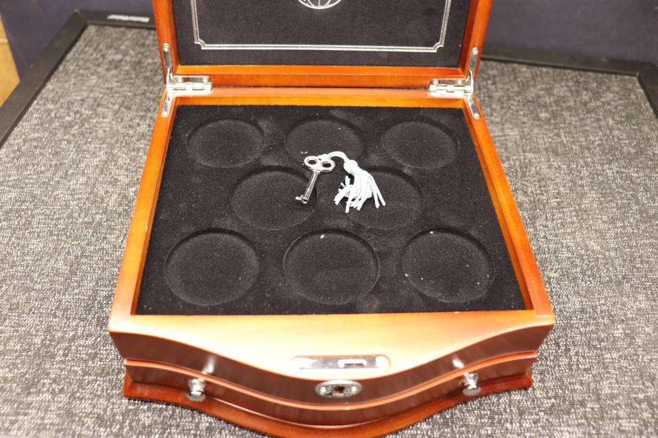 BRILLIANT UNCIRCULATED PURE SILVER COIN Display Case Only for Dollars ...