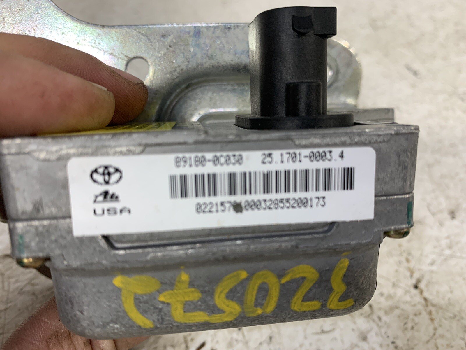 2005-2007 Toyota Sequoia Stability Yaw Rate Sensor 89183-0C030-A 89180 ...