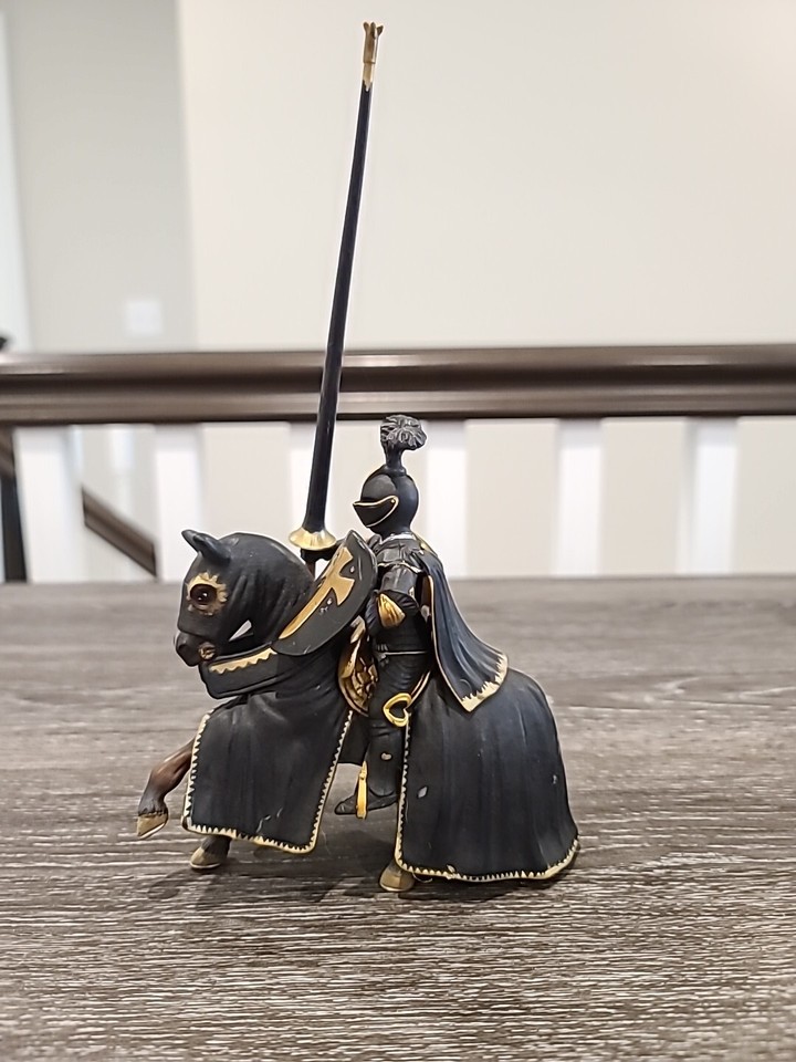 Schleich Medieval Tournament Knight Gold Black Horse World of Knights ...