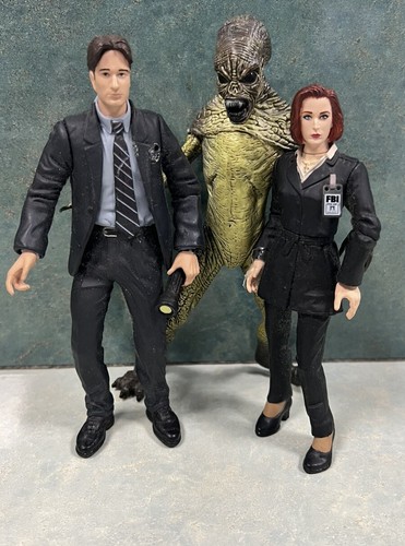 X-Files McFarlane Lot of 3 Figures 6in: Mulder, Scully, Alien 90s Toys ...
