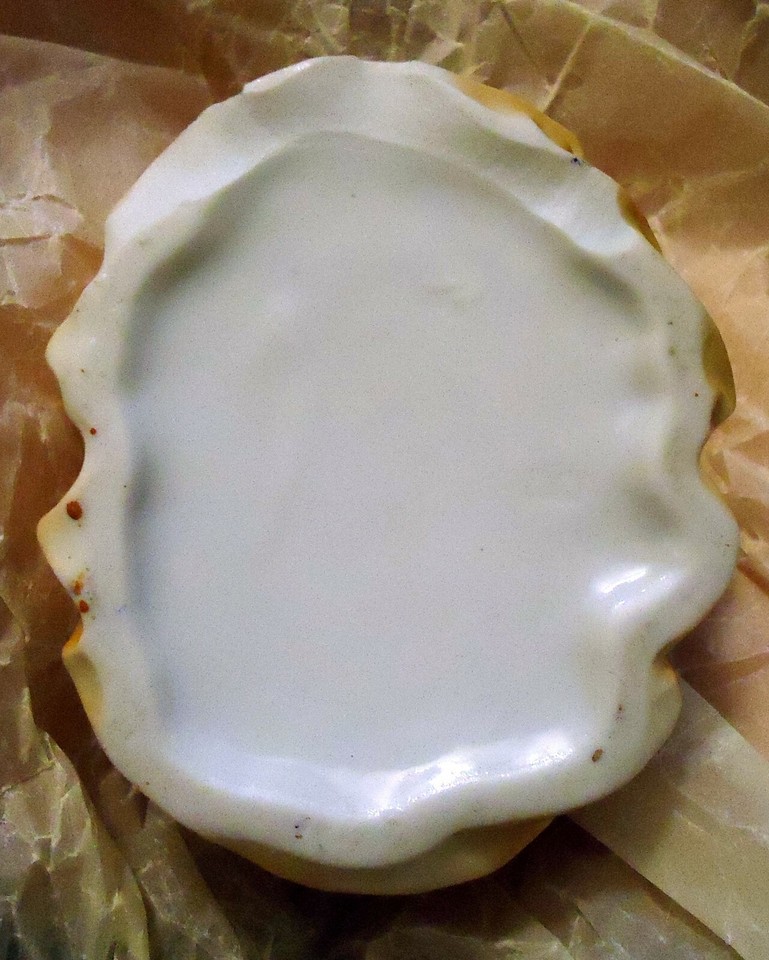 VINTAGE PORCELAIN LADY POWDER TRINKET BOX 5" TALL 3 1/2" WIDE X 3" DEEP ...