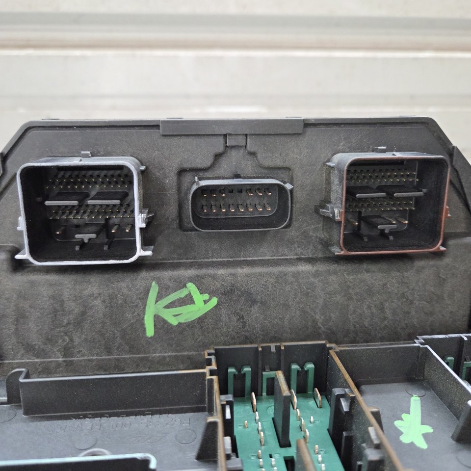 2014 Dodge Grand Caravan Chrysler Town & Country TIPM Fuse Relay Box ...