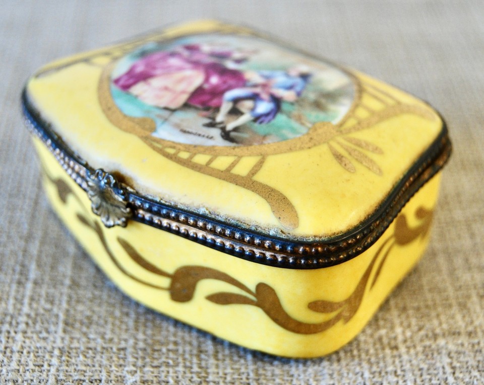 VINTAGE SEVRES PORCELAIN PILL SNUFF BOX | eBay