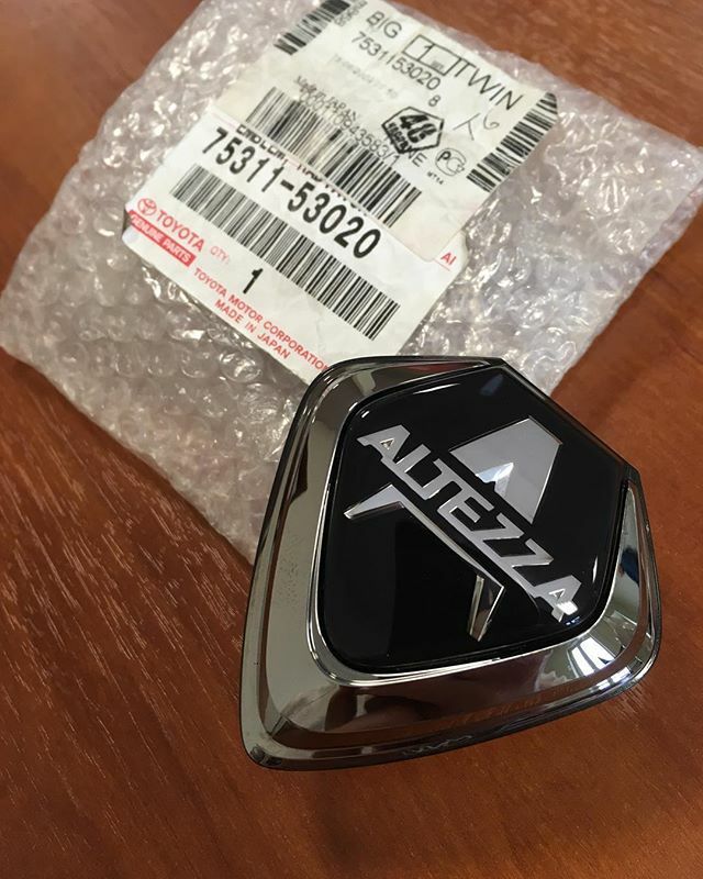 Toyota Genuine Altezza Front Panel Emblem Black 75311-53020 OEM Grille ...