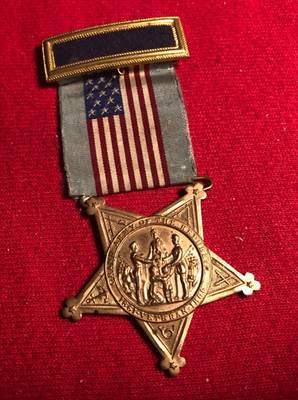 CIVIL WAR GAR VETERANS' MEMBERSHIP BADGE WITH LIGHT BLUE BORDER - T4513 ...