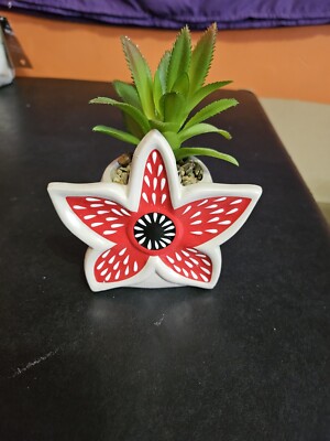 Stranger Things Demogorgon Faux Succulent Planter NEW! Nextflix ...