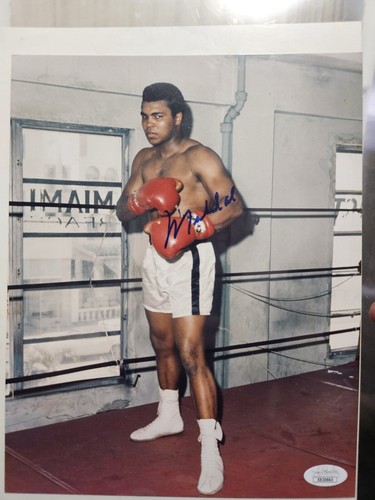 Muhammad Ali 8" X 10" Autograpghed Photo With Letter of Authenticity ...