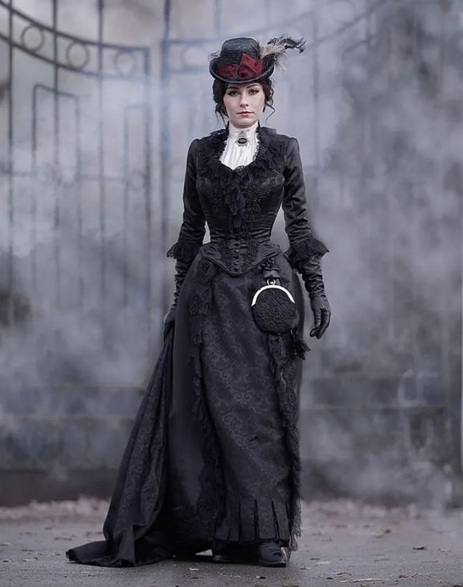 Victorian black lace wedding dress | Honestweddingadvice.com