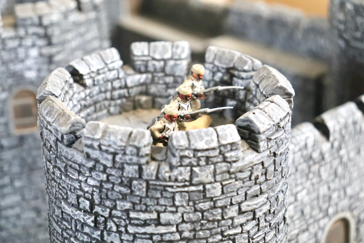 GALLIA WAR GAMES 25 - 30mm RESIN MEDIEVAL CASTLE & KEEP DIORAMA SETTING ...