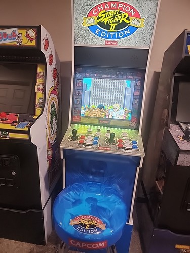 Arcade1UP Street Fighter II Big Blue Arcade Machine with Riser and ...
