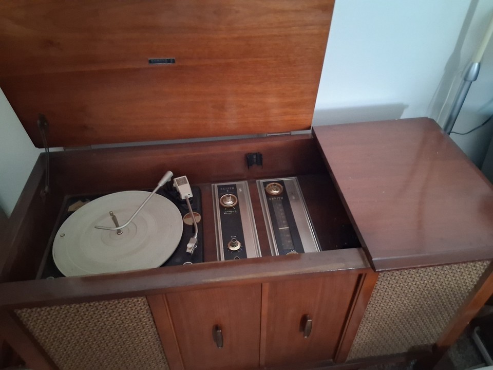 Zenith record player. AM/FM radio inside brown cabinet | eBay